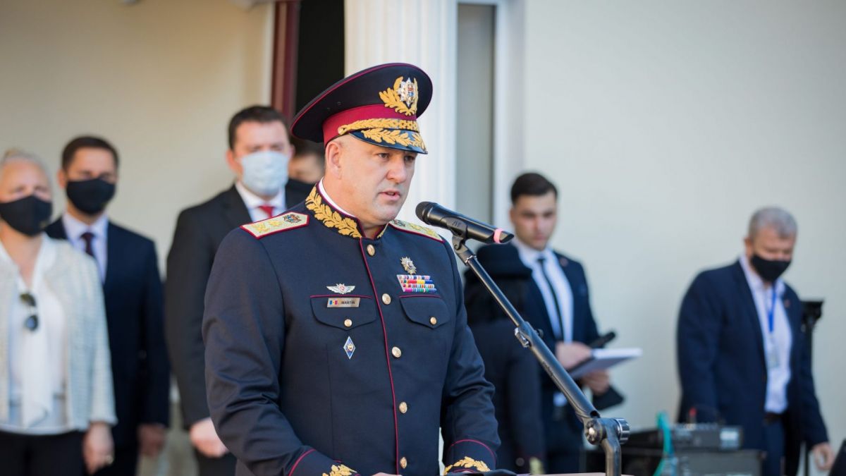 Judecată pentru o uniformă cusută cu fir de aur. Fostul șef al SPPS a ...